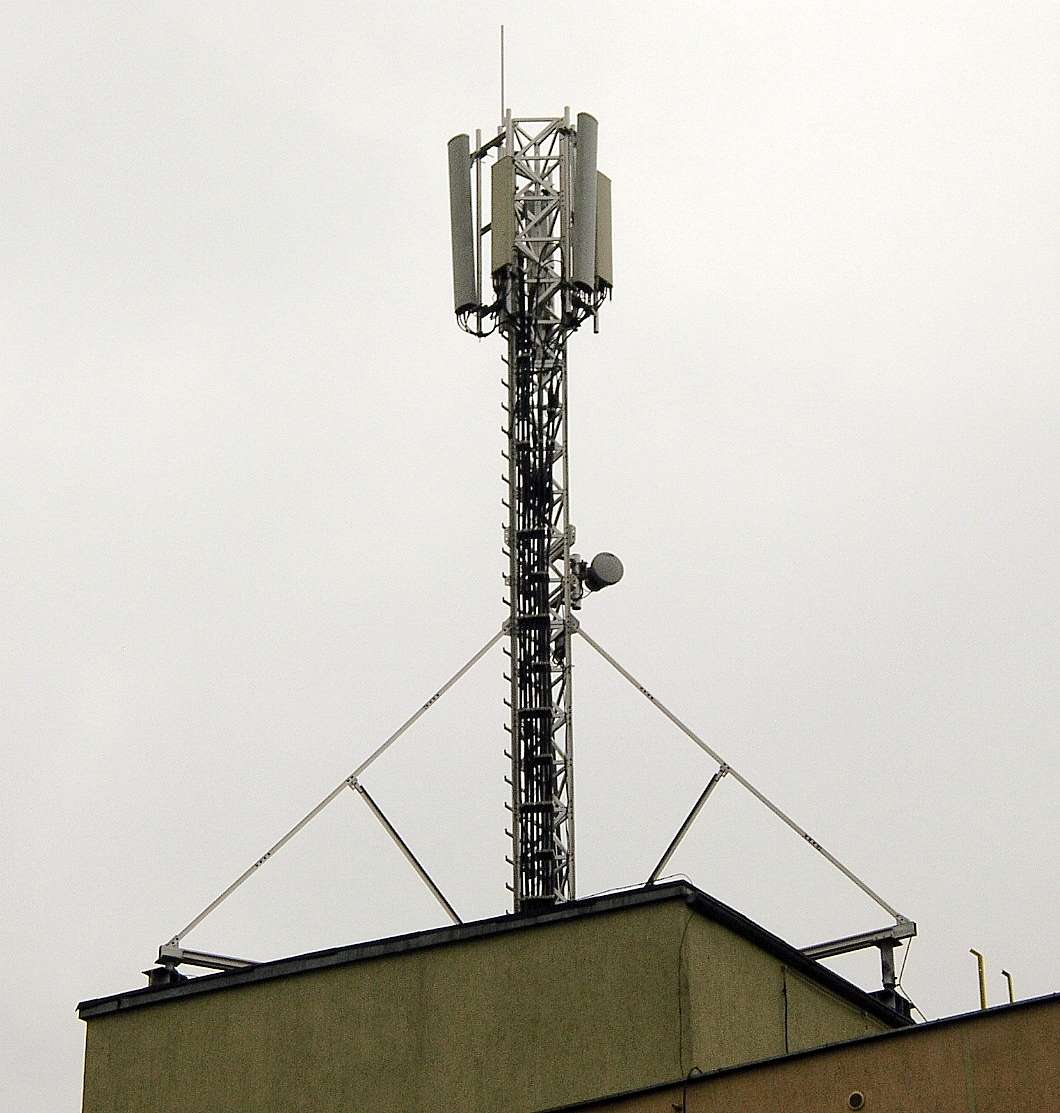 Pozna Stacja Bazowa ORANGE GSM 900 1800 MHz UMTS Na Drukarni w Pozna Stacja Bazowa ORANGE GSM 900 1800 MHz UMTS Na Drukarni w